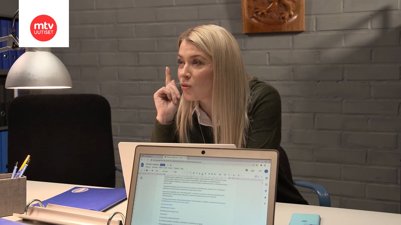 Salkkarit-hahmo keksii pomolleen treffikumppanin – ehdotus hämmentää ...