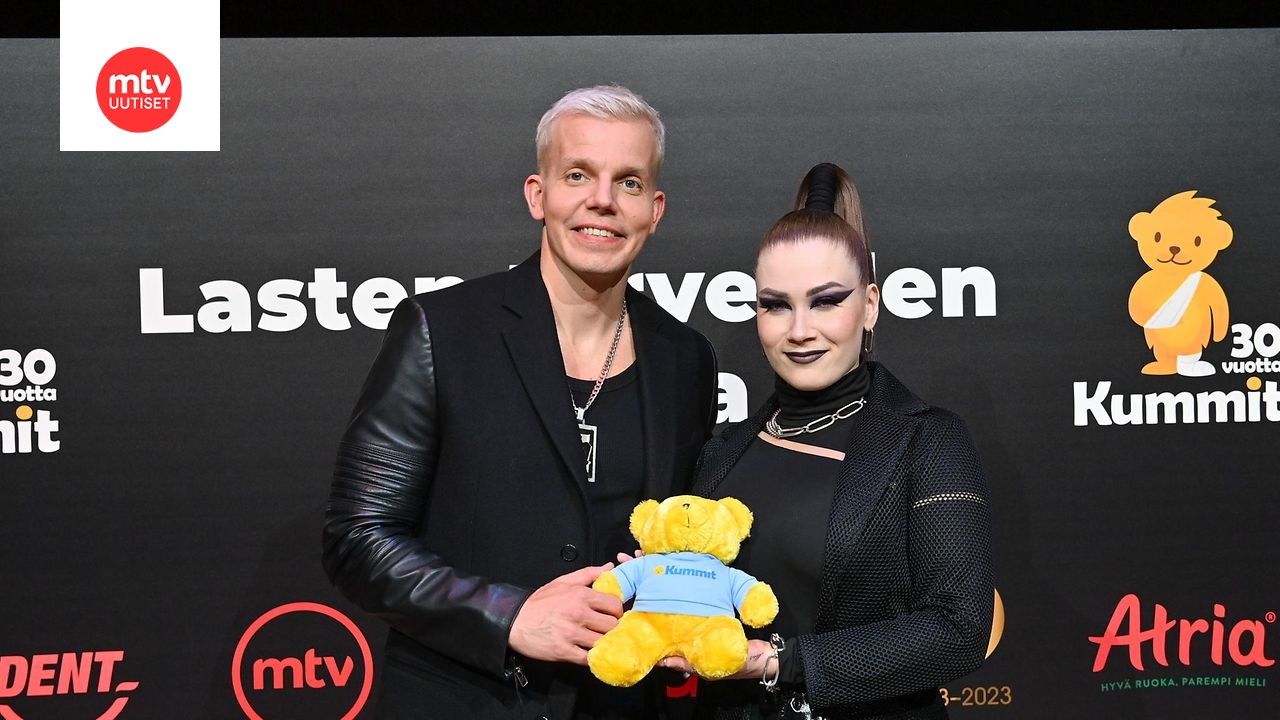 Bess ja Elastinen esittävät yhteiskappaleensa ensikertaa livenä ...