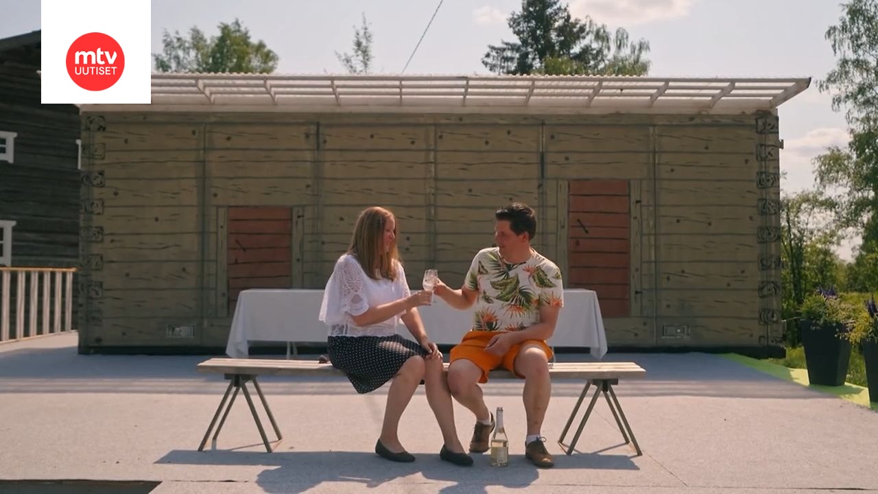 Maajussi-Kalle kaappaa treffikumppaninsa kainaloonsa ja yllättää ...