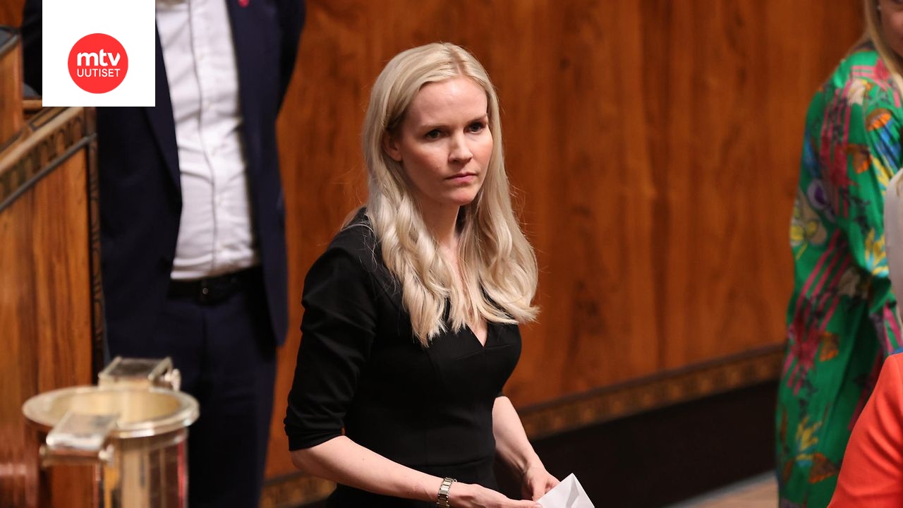 Vastavalittu kansanedustaja Aura Salla lähtee tavoittelemaan paikkaa ...