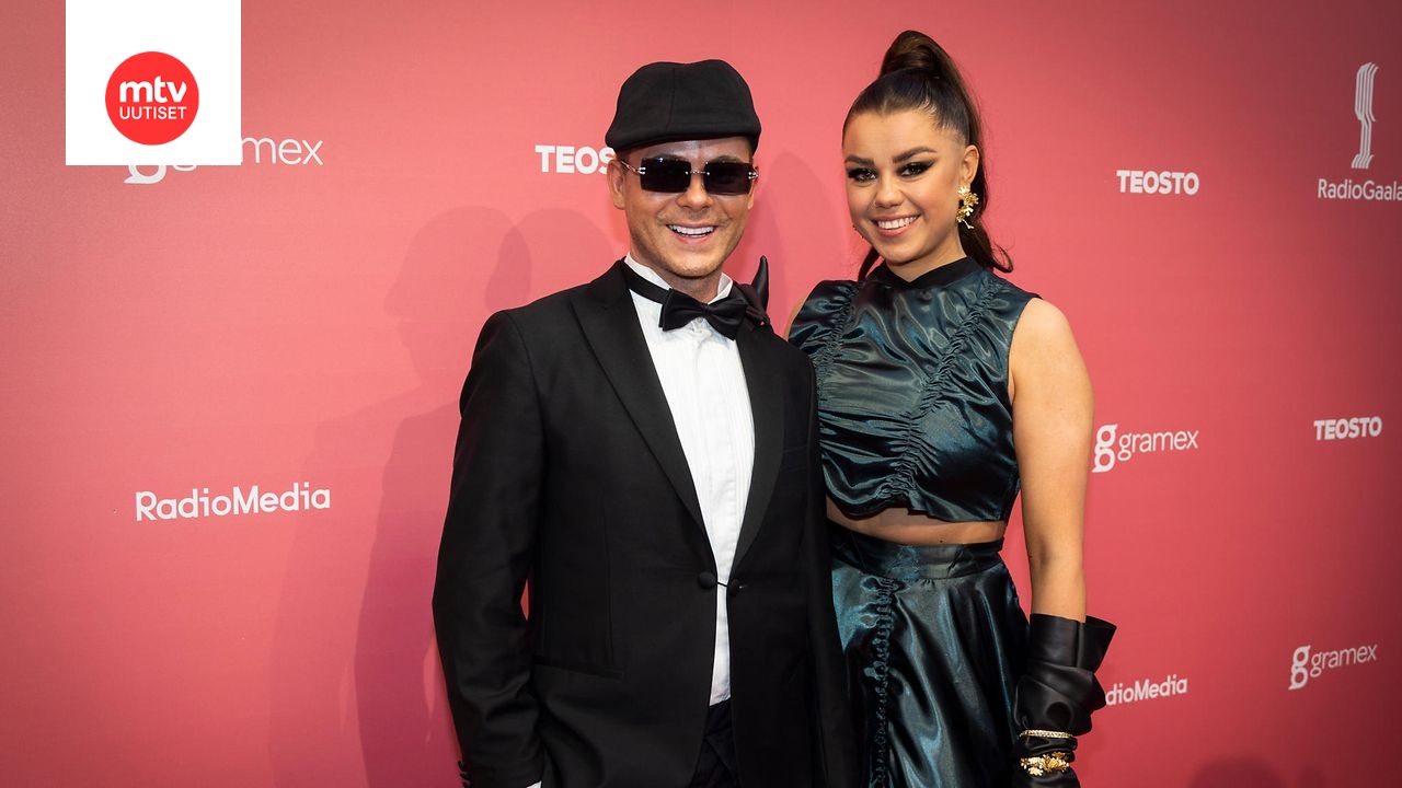 Niko Saarinen ja Julianna Jokela poseeraavat miltei alasti - MTVuutiset.fi