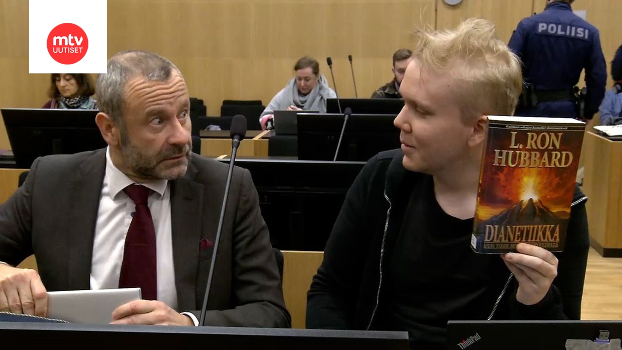 Julius Kivimäki teki kirjatempun MTV:n kameralle virne kasvoillaan ...