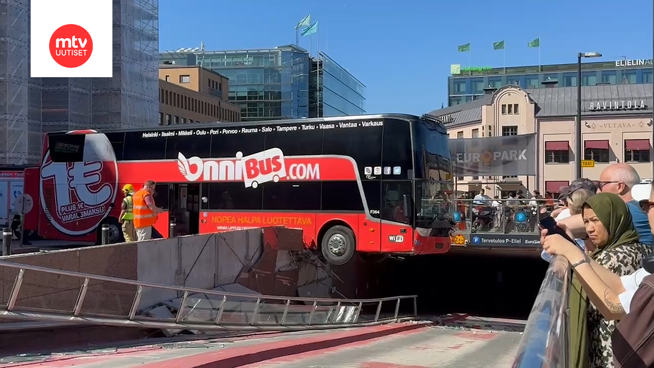 Onnibus ajoi kiviaidan läpi Helsingin rautatieasemalla - MTVuutiset.fi