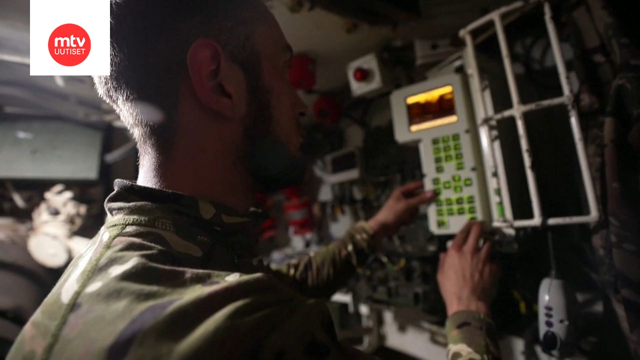 Pavlo johtaa etulinjassa taistelevaa ukrainalaisyksikköä Vovtshanskissa ...