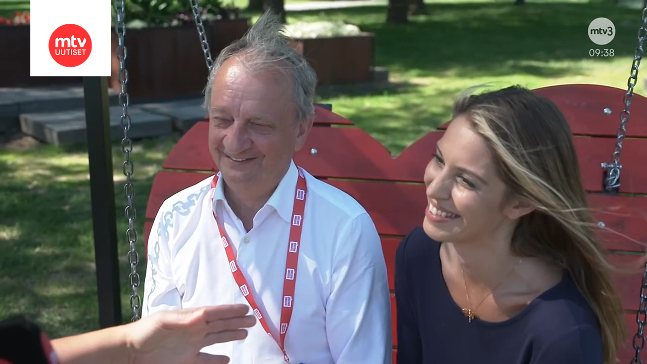 Hjallis Harkimo ja Jasmine Pajari lähtivät purjehtimaan – julkaisivat hempeän otoksen ...