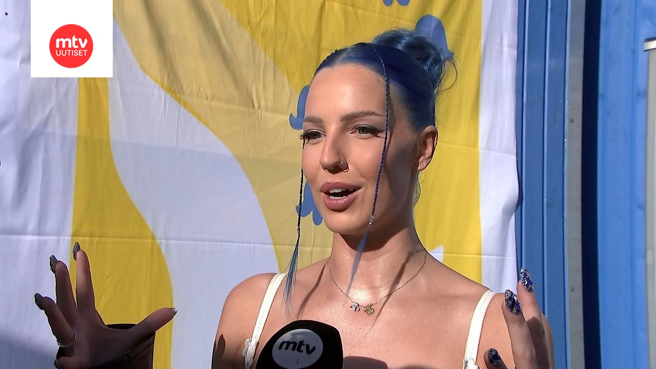 Laulaja Tuuli tunnetaan sinisistä hiuksistaan - MTVuutiset.fi
