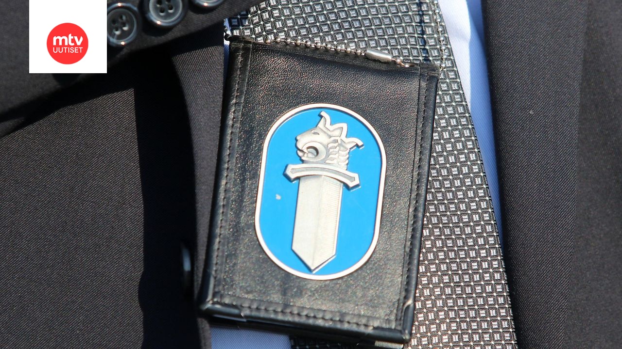 Suomen ylintä valtiojohtoa suojannut poliisi kolaroi kännissä ja sai ...